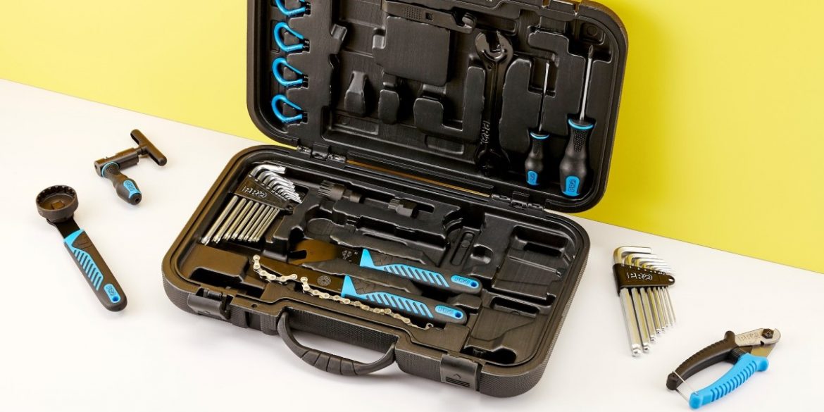 Truse De Scule Profesionale. Analiza Comparativa In April 2022